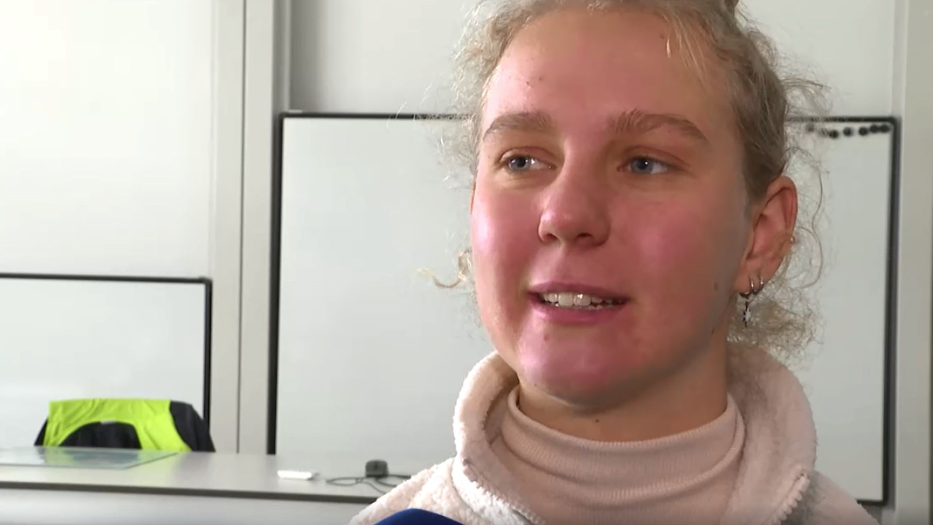 18(!)-jarige Lore De Schepper voortaan profrenner voor World Tour-team AG Insurance-Soudal | RTV